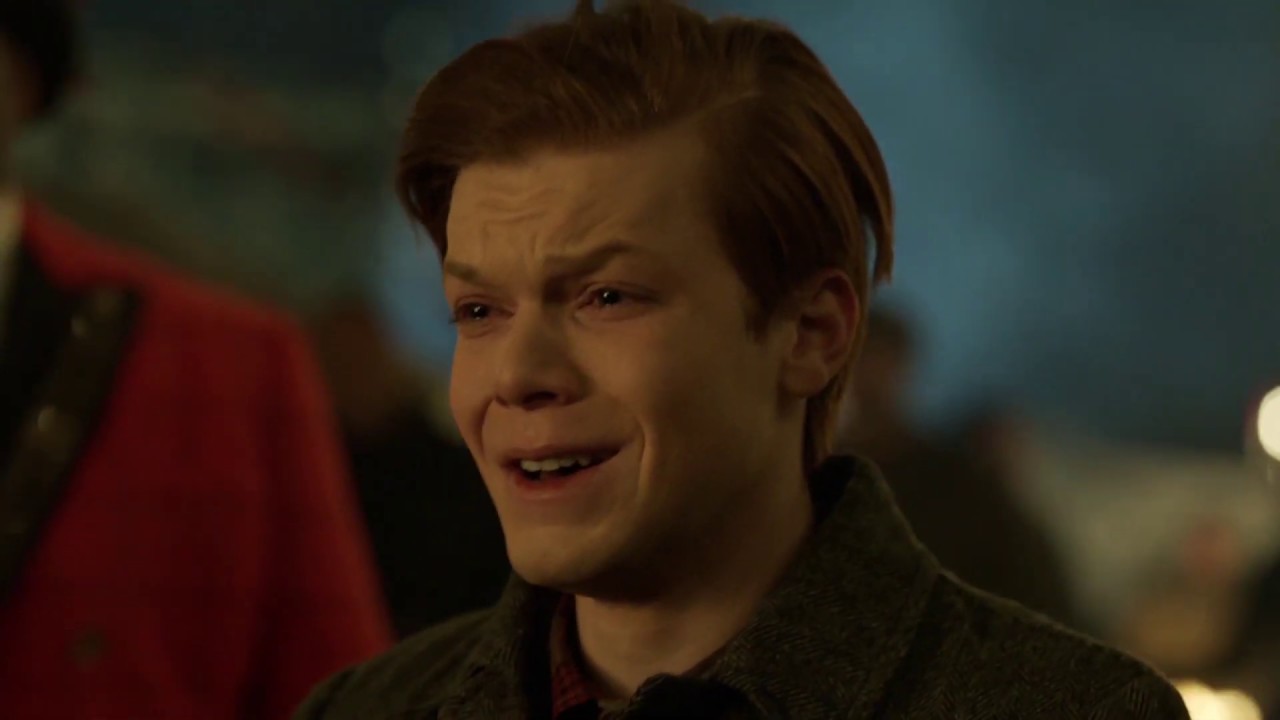 Gotham 1x16 Jerome's Introduction - YouTube