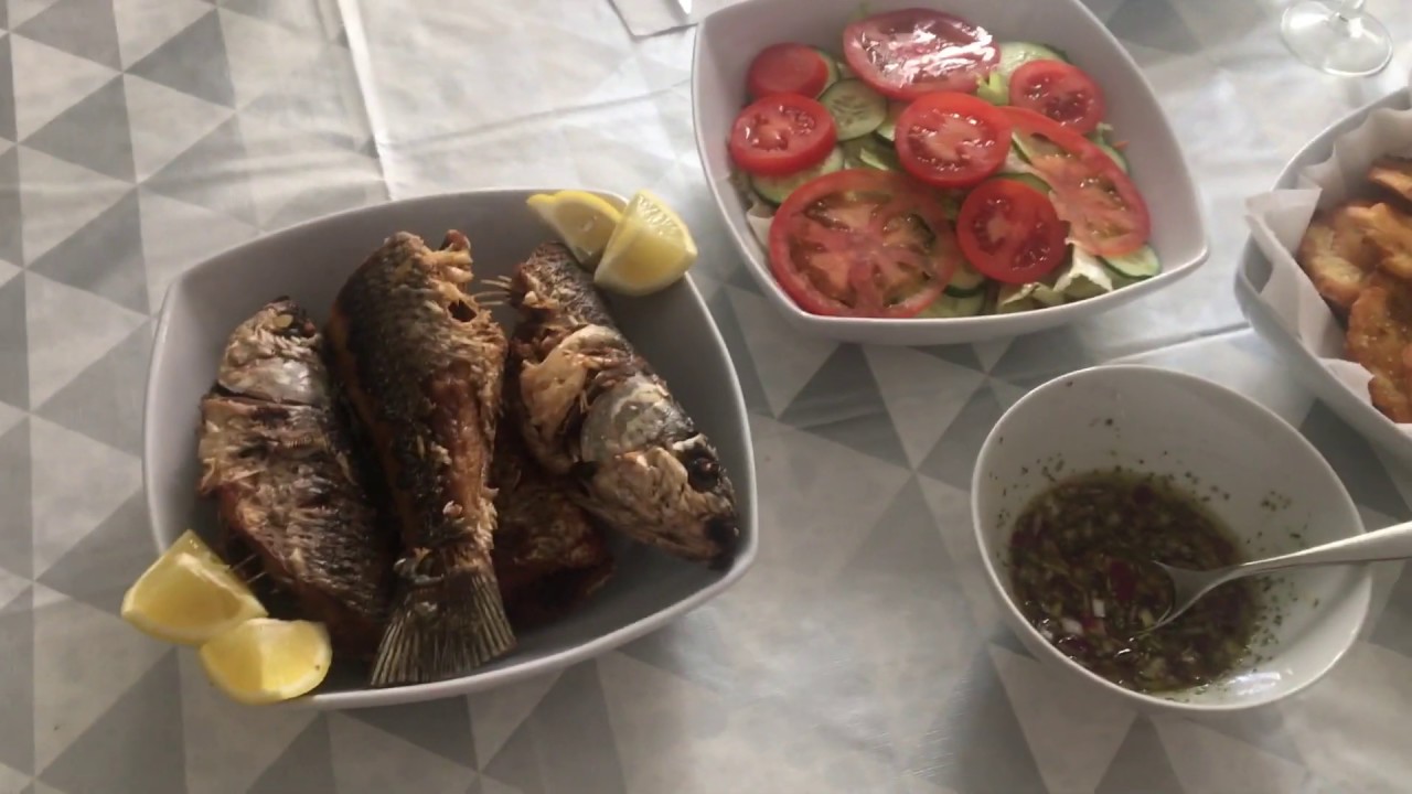 Pescado frito con tostones - YouTube