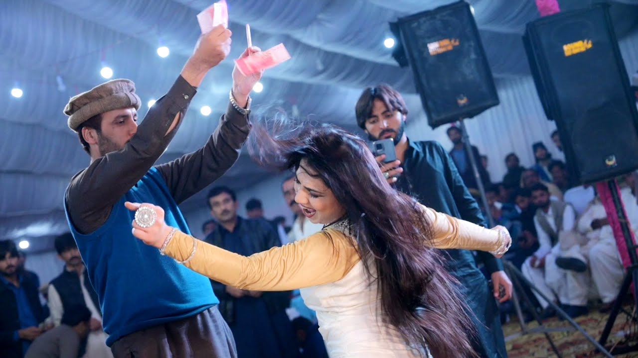 Mehak Malik | New Dance Performance 2022 | Shaheen Studio - YouTube