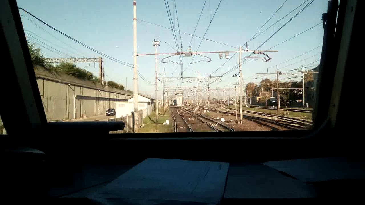 Viaggio in cabina della E464.220 da Milano Lambrate a Pioltello limito ...