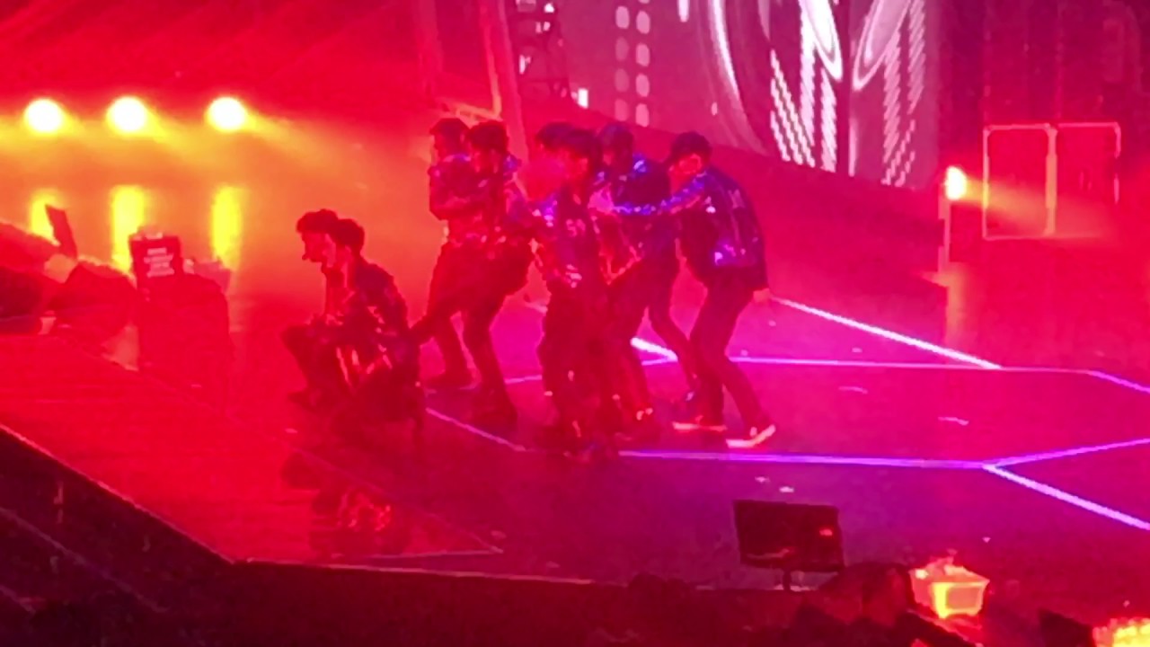 EXO PLANET #3 The EXO*r DIUM 170212 Hong Kong Transformer - YouTube