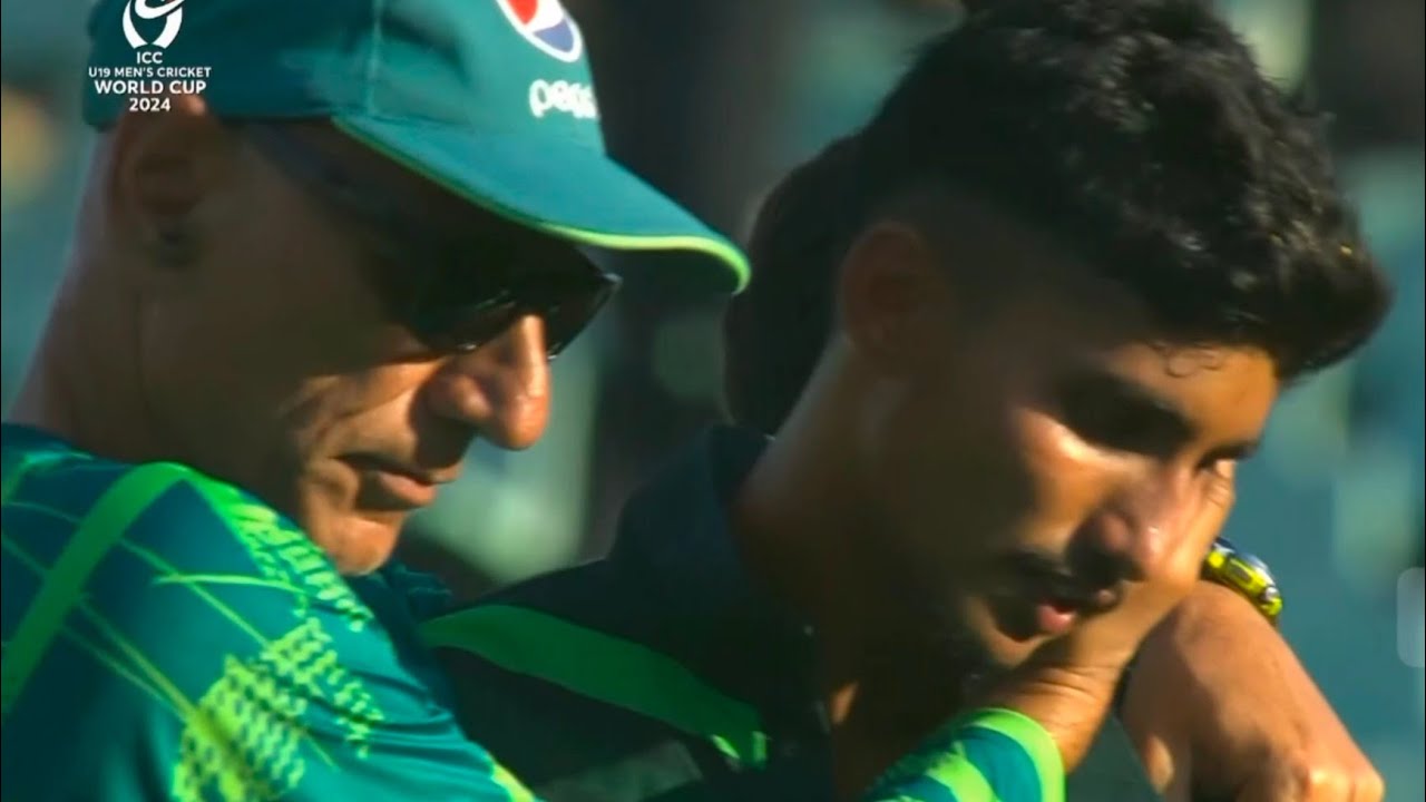 Ali Raza and Pakistan's U19 team crying badly on ground in Aus U19 vs ...