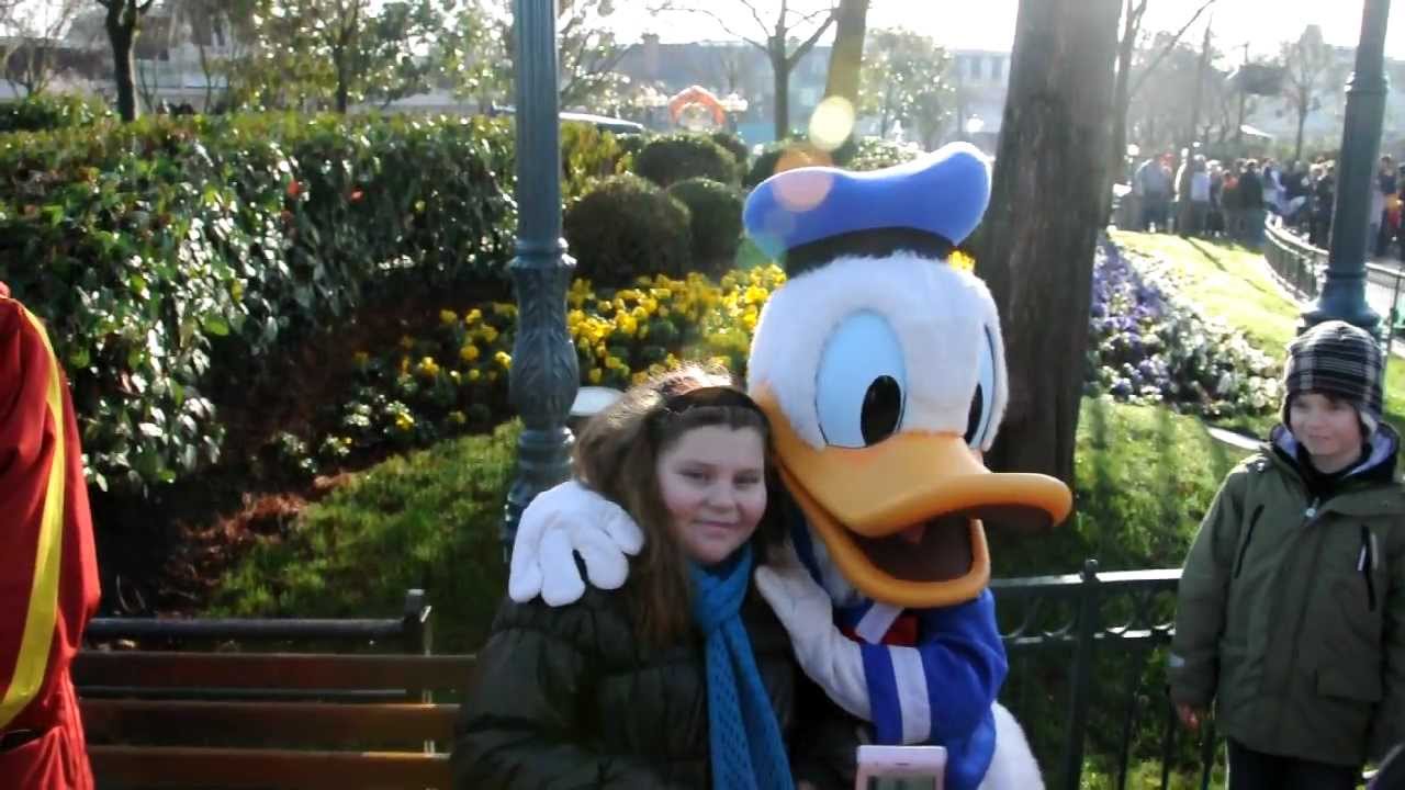 Donald Duck meets his fans - YouTube