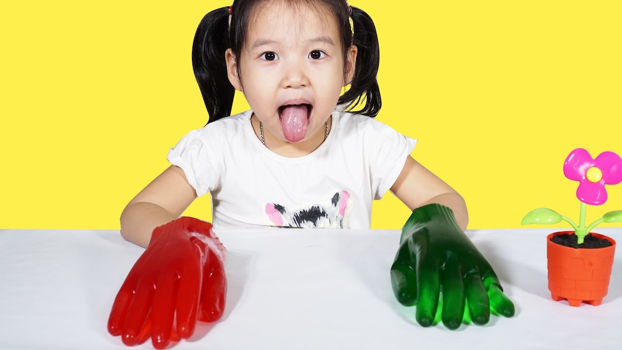 Giant Gummy Hands D.I.Y - Bàn tay khổng lồ Gummy - Dâu Tây Channel ...