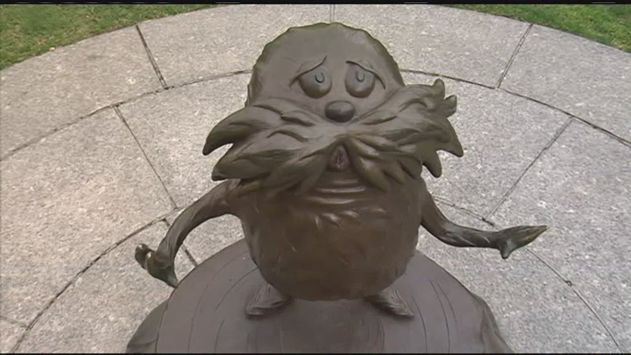 Stolen Lorax statue returned to Dr. Seuss' widow - YouTube