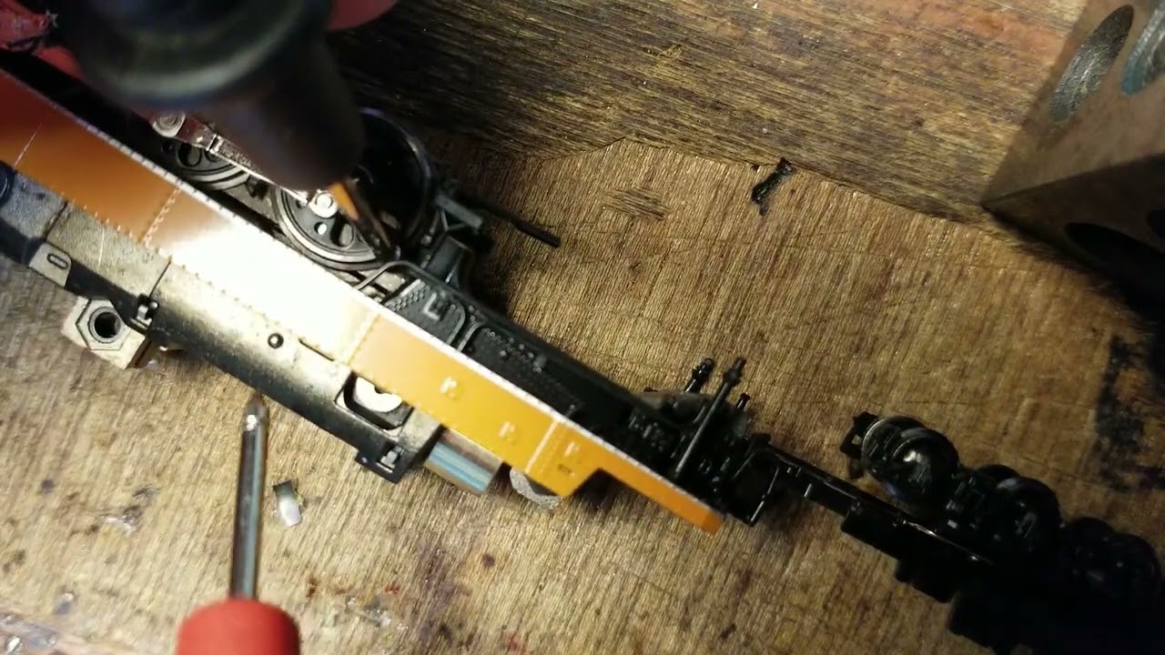 Kato N scale GS4 frame short - YouTube