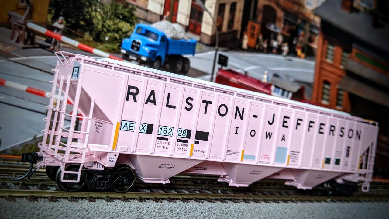 HO Scale Tangent Pullman-Standard PS-2CD 4750 Covered Hopper - YouTube