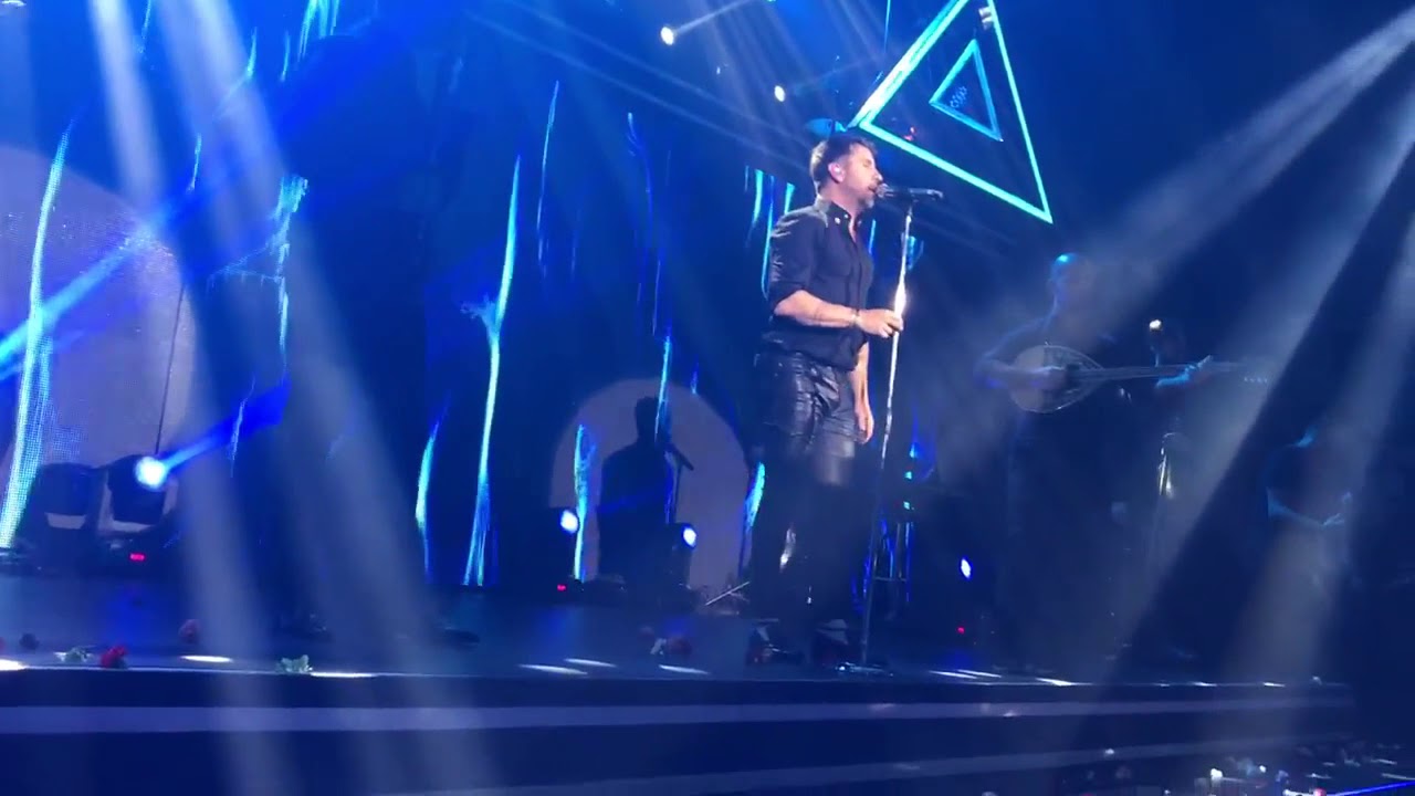 Γιωργος Μαζωνακης Ανηκω σε μενα @live @enastron - YouTube