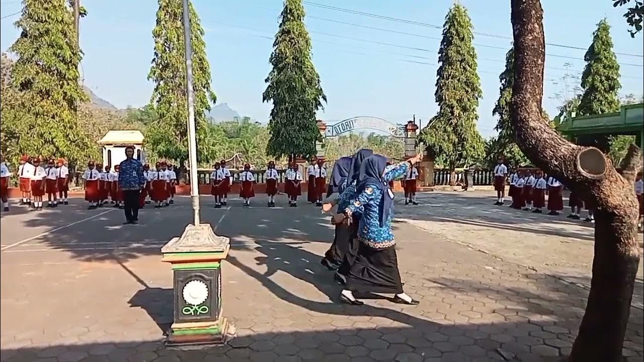 UPACARA HARI LAHIR PANCASILA SDN 1 NGELO - YouTube