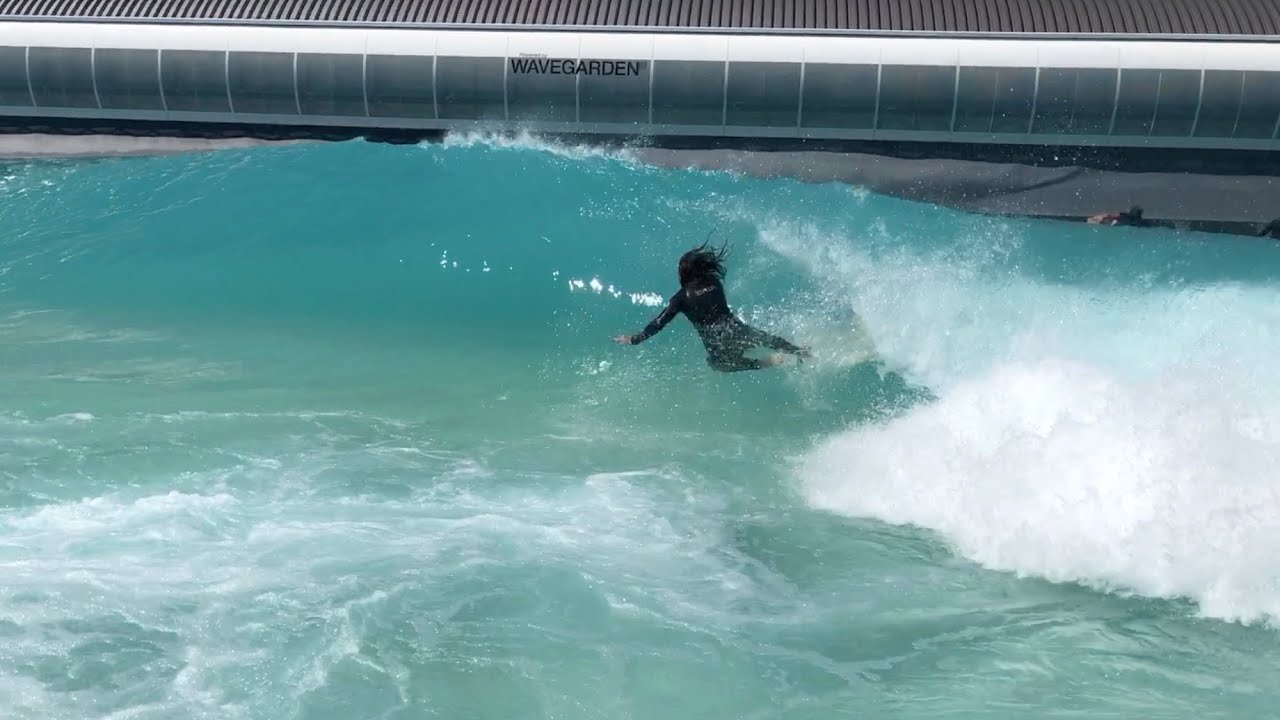 5 waves 4 wipeouts at Urbnsurf - YouTube
