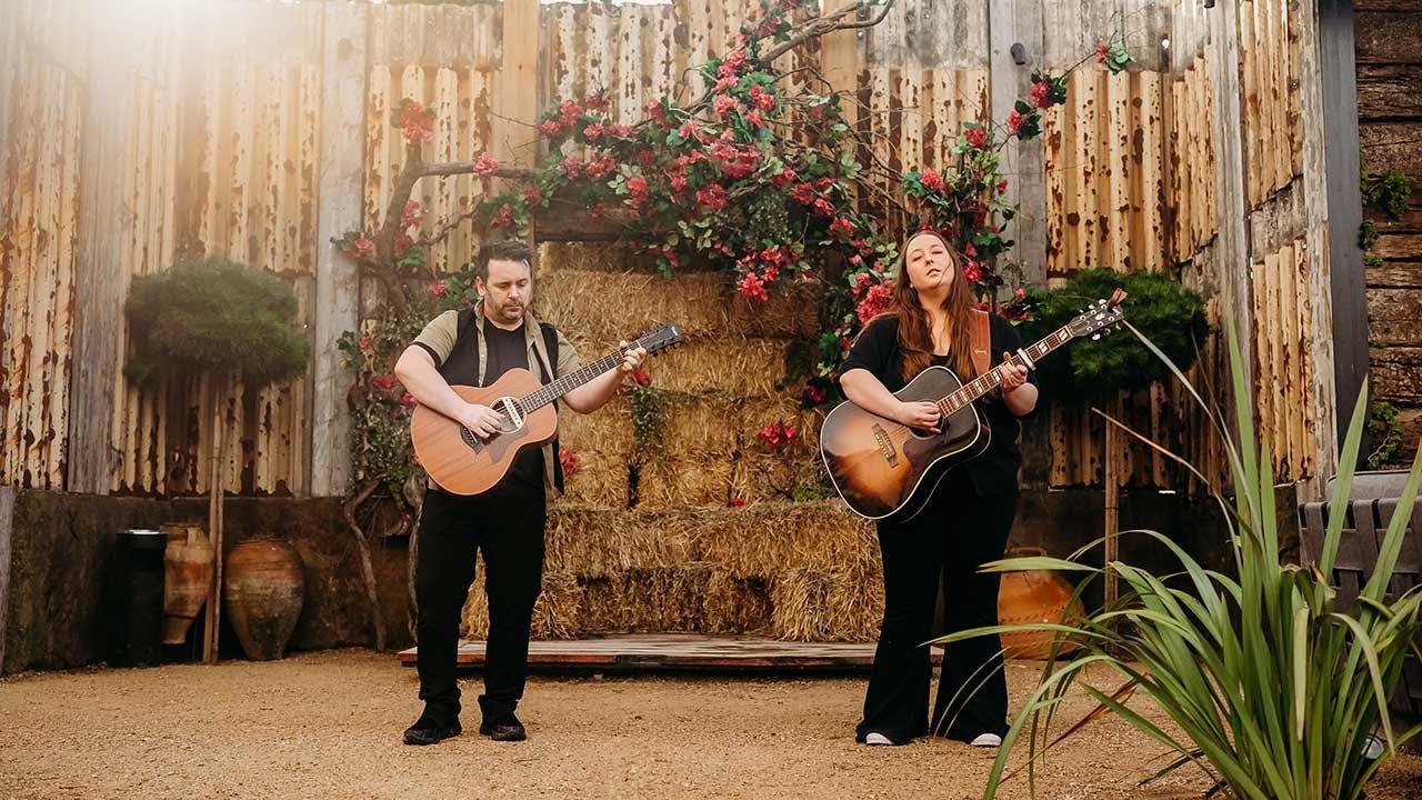 Runa Farm Wedding band & Acoustic Duo - YouTube