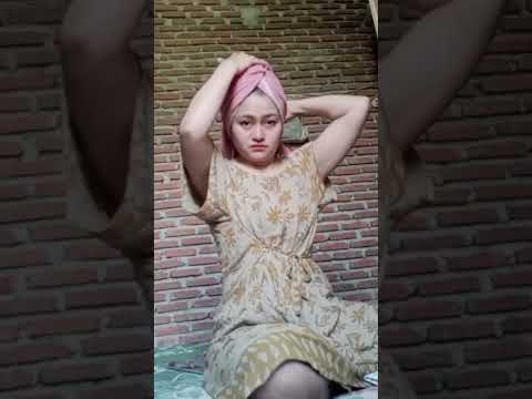 Mama muda dirumah sehabis mandi segar