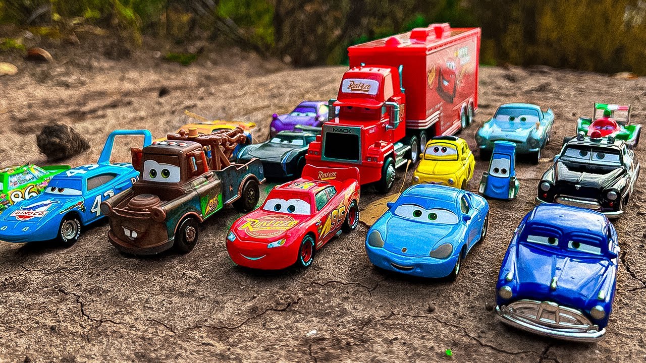Disney Pixar Cars falling into deep pool, Lightning McQueen, Tow Mater ...