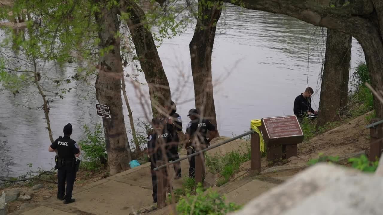 SCENE VIDEO: Body found in James River near Mayo Bridge - YouTube