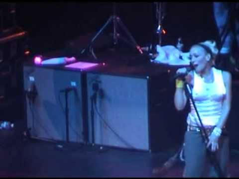 No Doubt - "Underneath It All" Live in Anaheim (2/18/2005) - YouTube