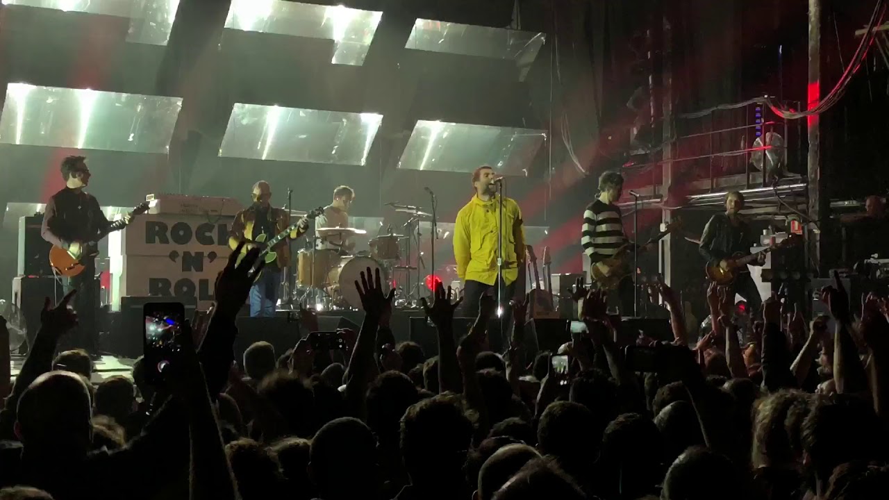 Liam Gallagher & Bonehead - Cigarettes & Alcohol @ Barcelona - YouTube