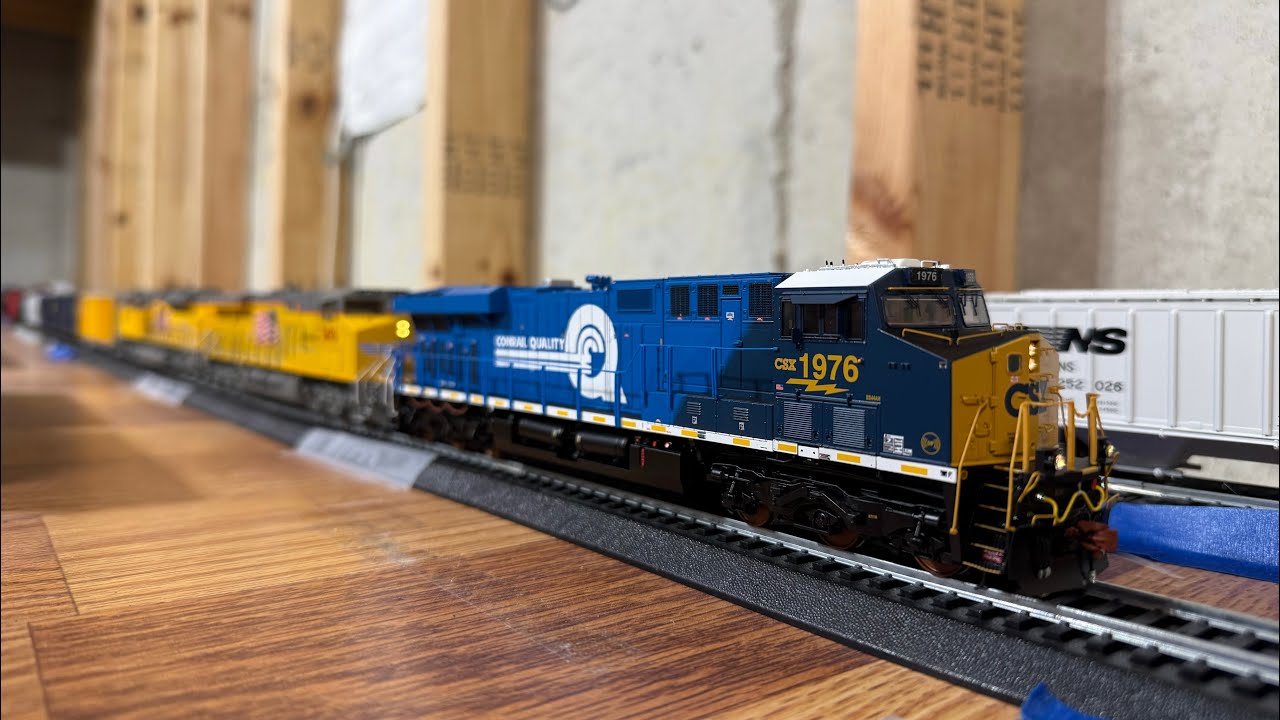 HO Operating Session ft. Conrails, Killer Lashups, Long Trains and more ...