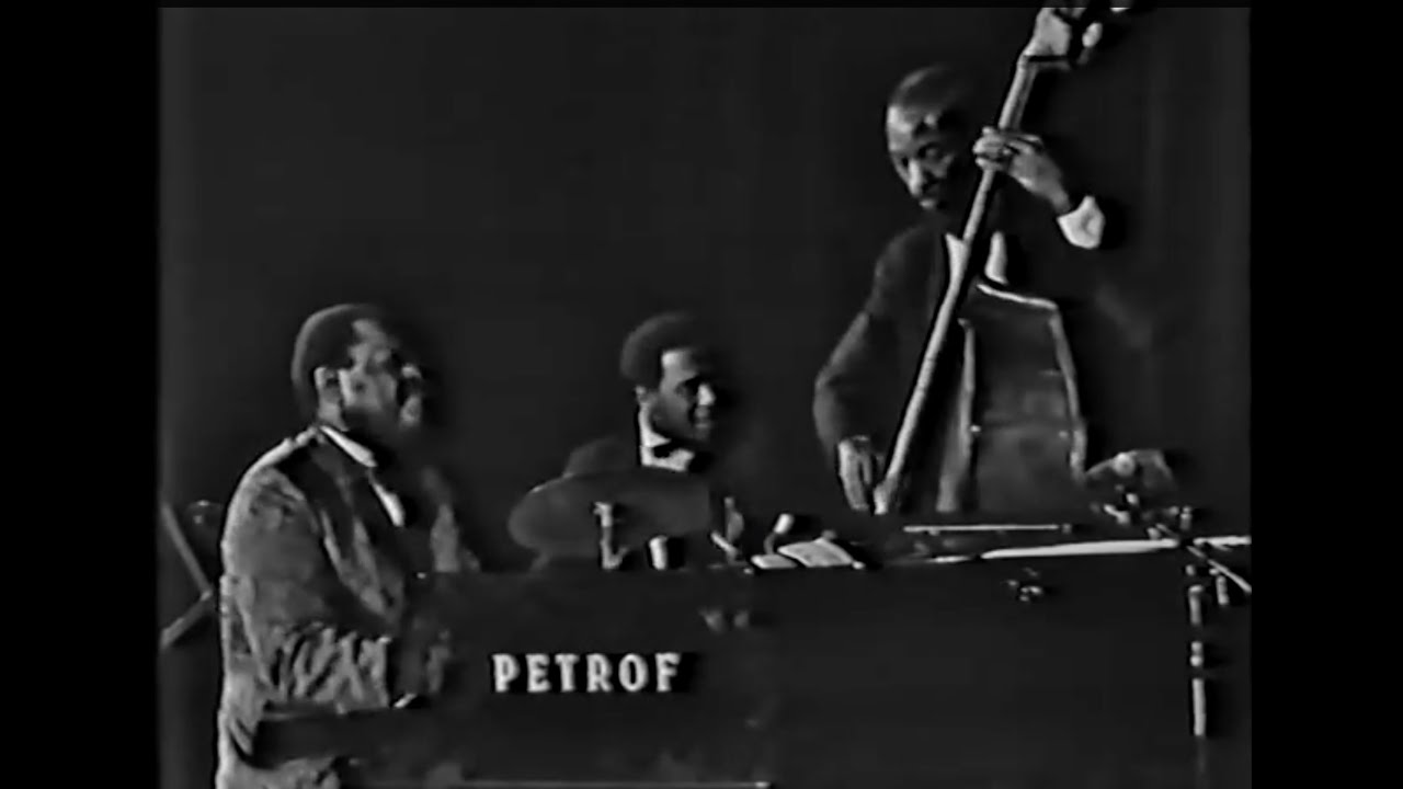 Oscar Peterson, Sam Jones, Bobby Durham - live in Rome 1969 - Satin Doll - YouTube