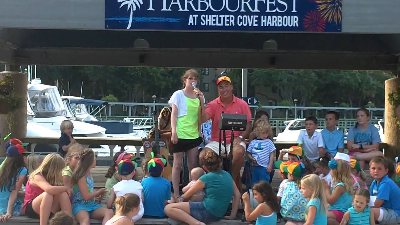 Melanie singing at the Shannon Tanner Show on Hilton Head Island July ...