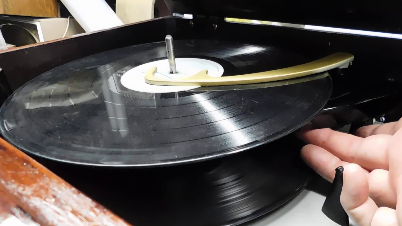 Magnavox Micromatic record changer demo and explanation - YouTube