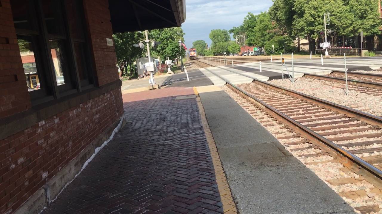 Inbound Metra 186 Express Meets Outbound Metra 209 Local at Riverside ...