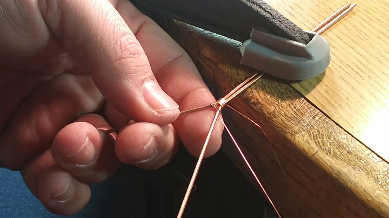 How to make a figure 8 weave. - YouTube