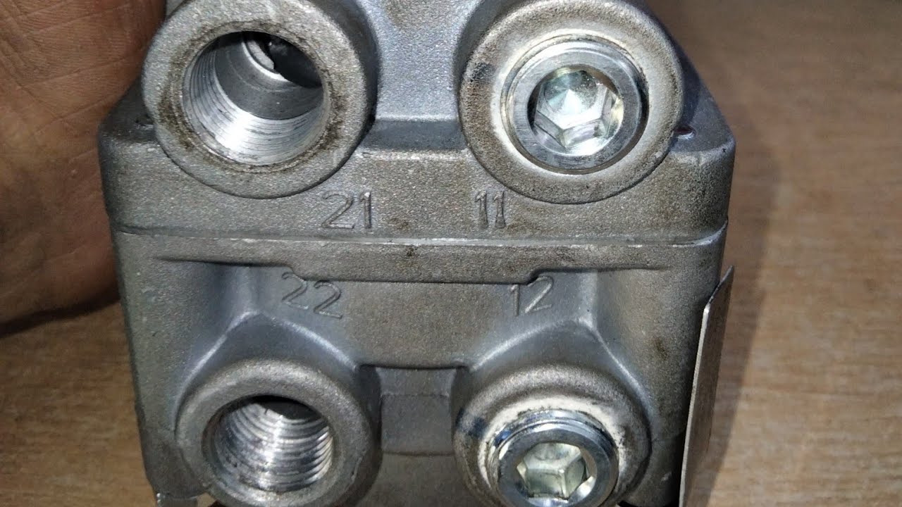 Dual break valves//break booster//Luction of the leakage Air Brakes ...