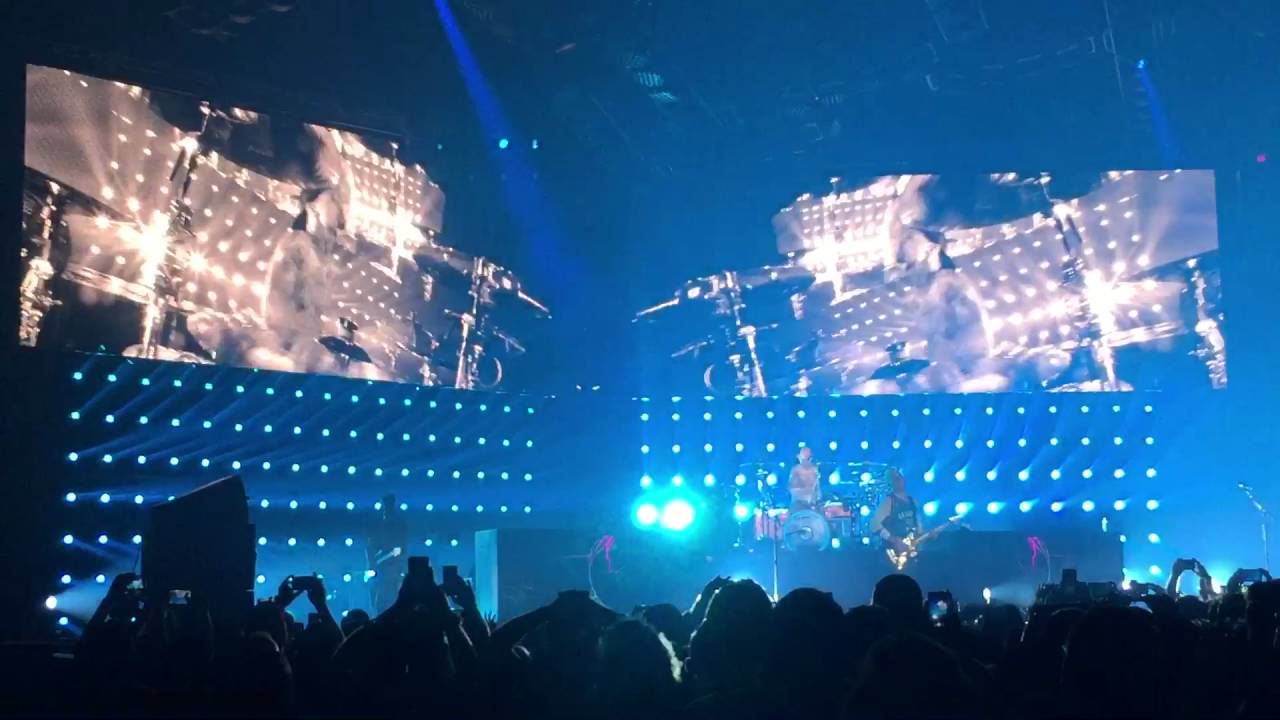 Blink 182 OKC - Man Overboard, Travis Barker's drum solo, Violence ...