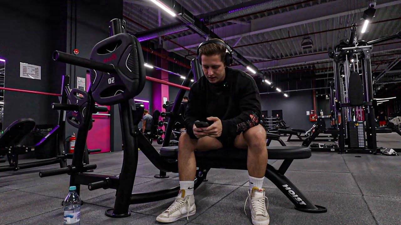 CUM MA ANTRENEZ? EXERCITII DE PIEPT EXPLICATE DIN SALA - YouTube