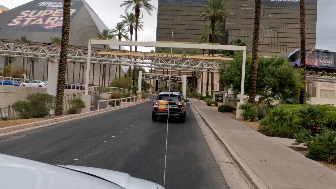 Why you must experience driving through Las Vegas - YouTube