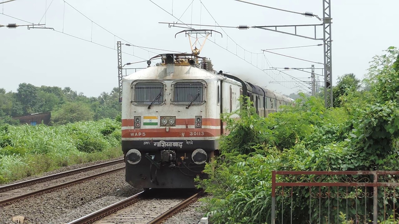 12909 Bandra Terminus- H.Nizamuddin Garib Rath Express !! - YouTube