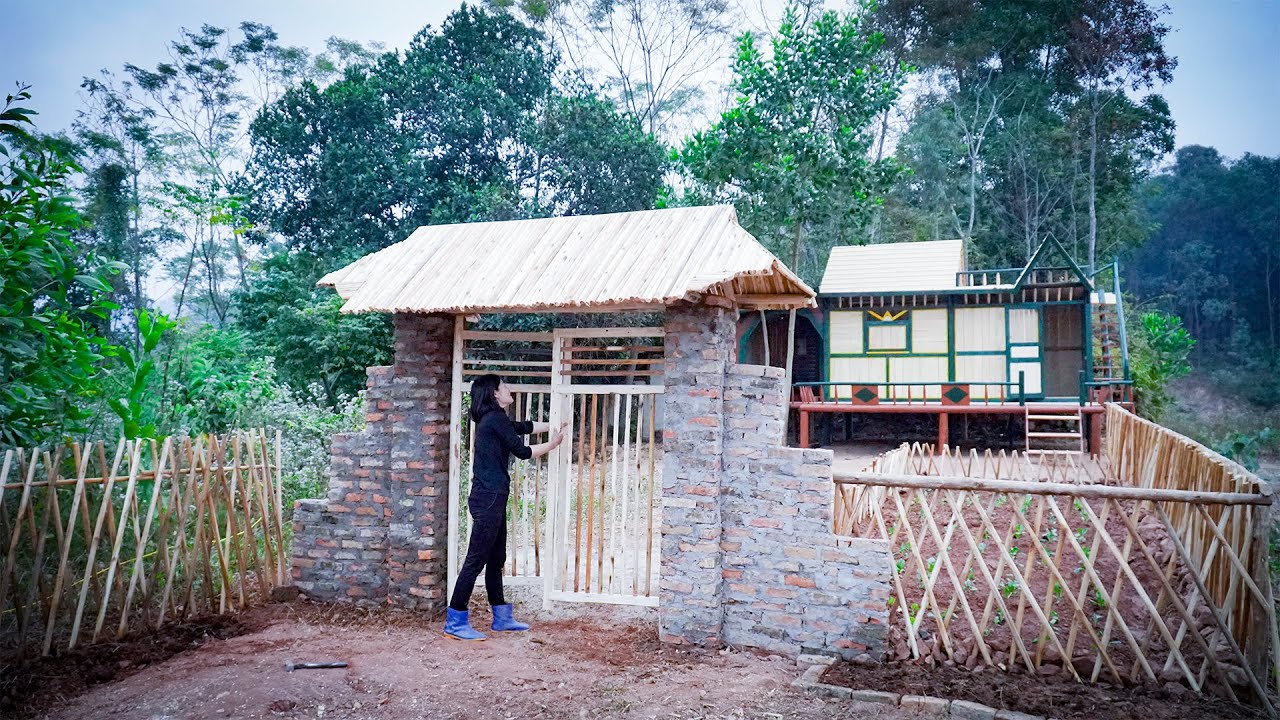 Building New Life - Finishing the Fence Gate for the House | Wild ...