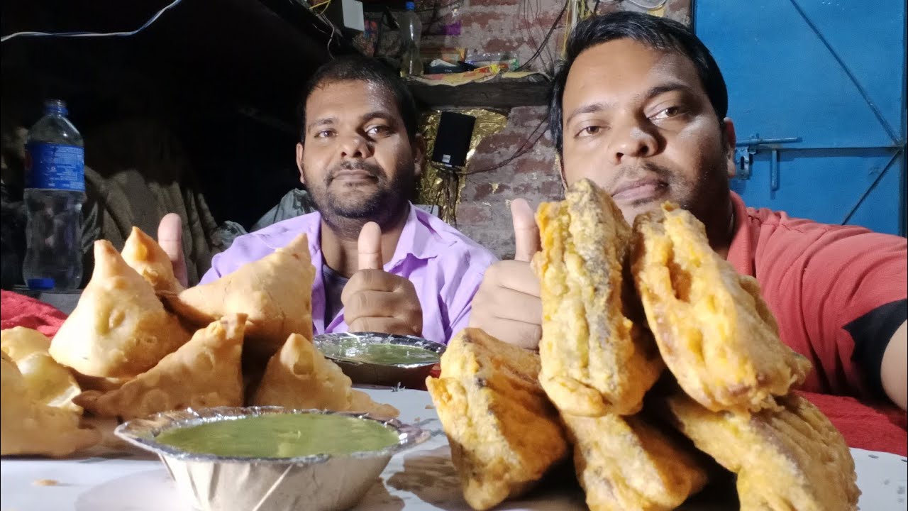 Samosa eating challenge !! Aloo bread pakoda Eating Challenge - YouTube