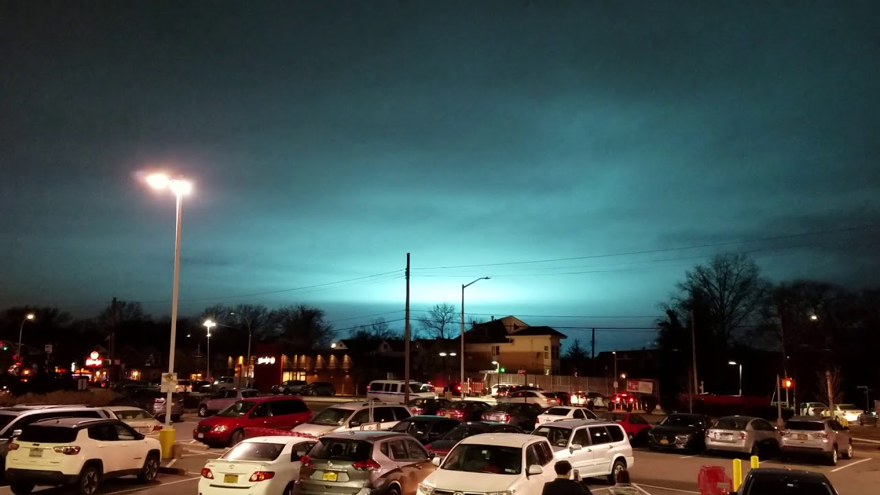 Final seconds of the Blue lights over NYC - possible transformer ...