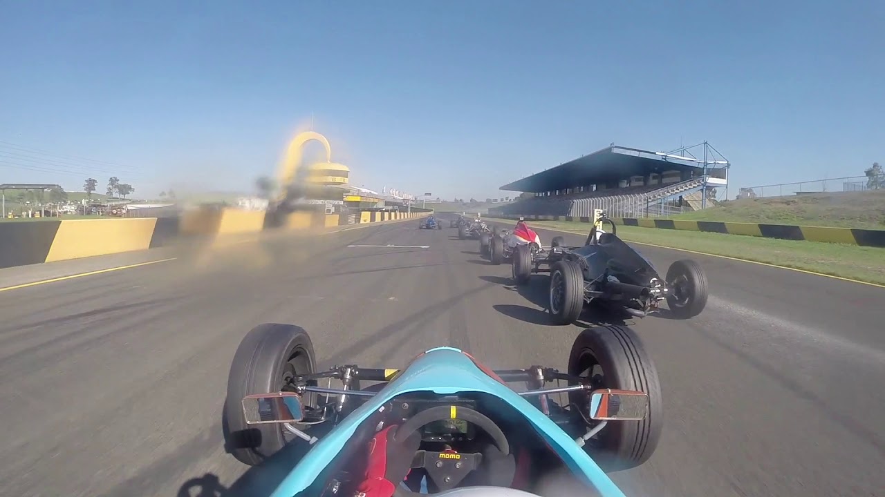 Formula Vee 2018 SMP Turn 1 Race 2 incident - YouTube