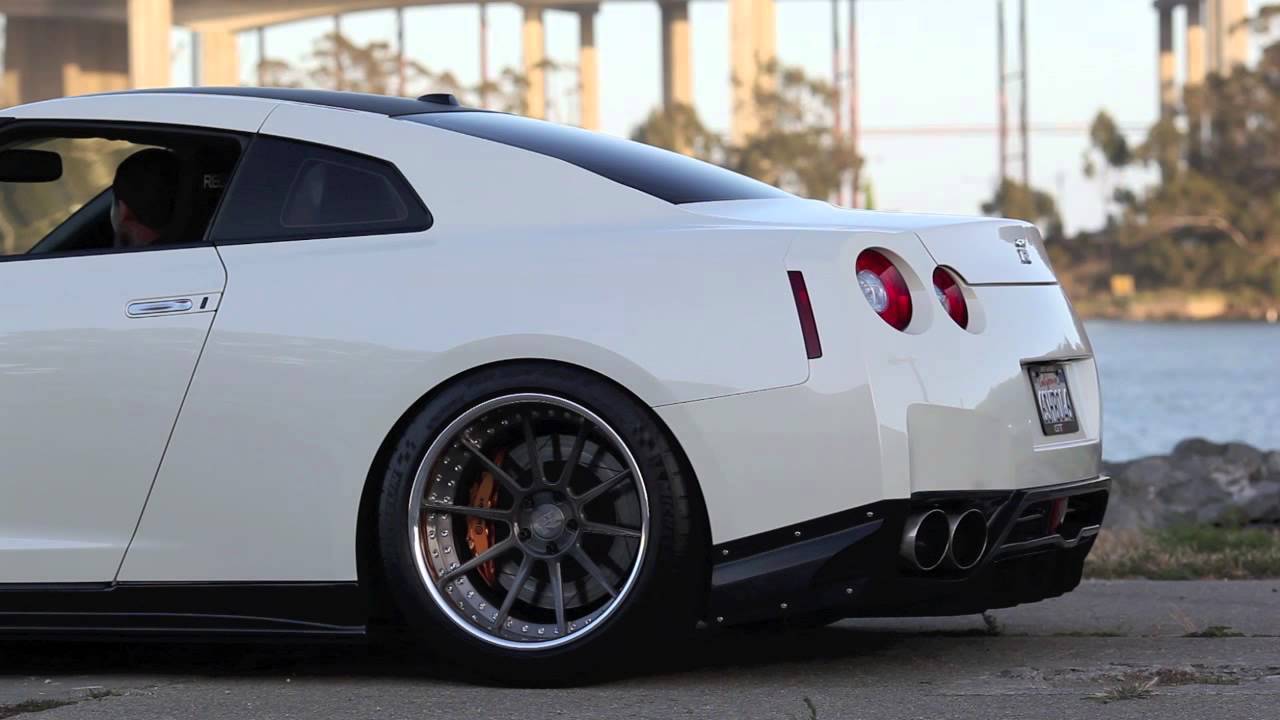 David's Nissan GT-R R35 w/ Meisterschaft exhaust revving. - YouTube