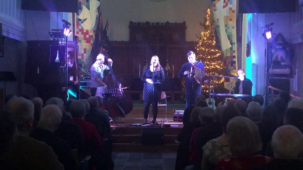 Jackie Oates - Lo, How A Rose E'er Blooming (live at Downend Folk Club ...