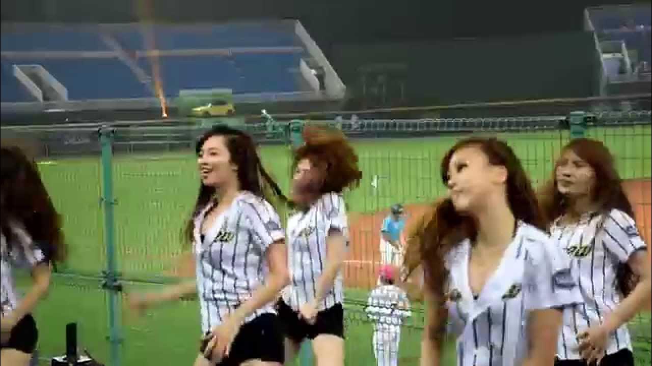 2015/05/10 西下5局中場舞 Lamigirls 梓甯 - YouTube