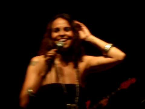 BARBARA MENDES - CANÇÃO "JÁ SABIA" - CASA DA GÁVEA - 04/08/2010 - YouTube