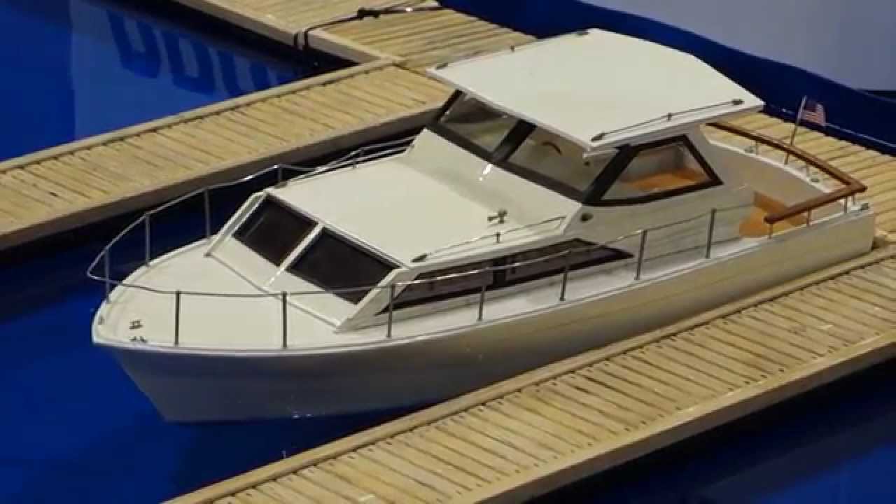 RC Yacht Cruising at Boat Show - YouTube
