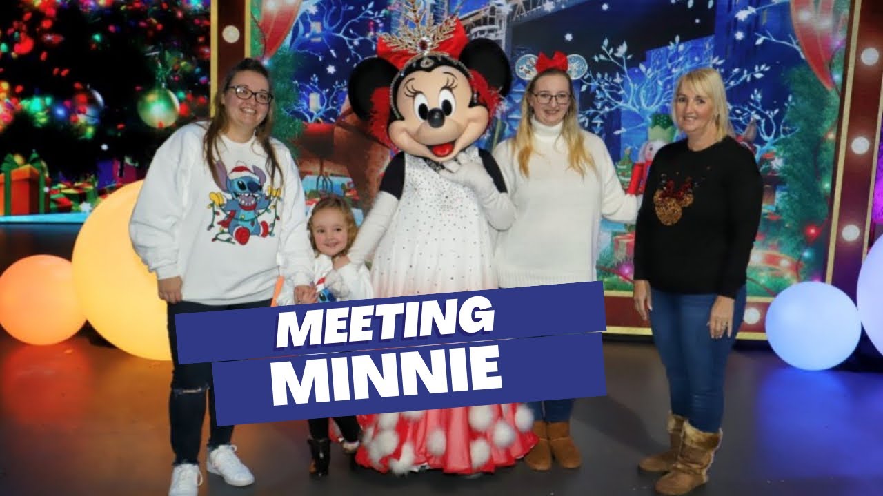 Meeting Minnie Mouse; Disneyland Paris December 2022!🐭 ️ - YouTube