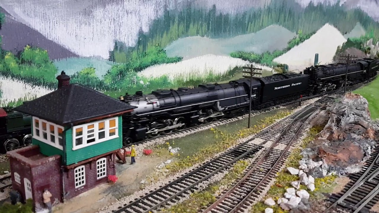 Model railroad HO layout dos Challenger del Northern Pacific - YouTube