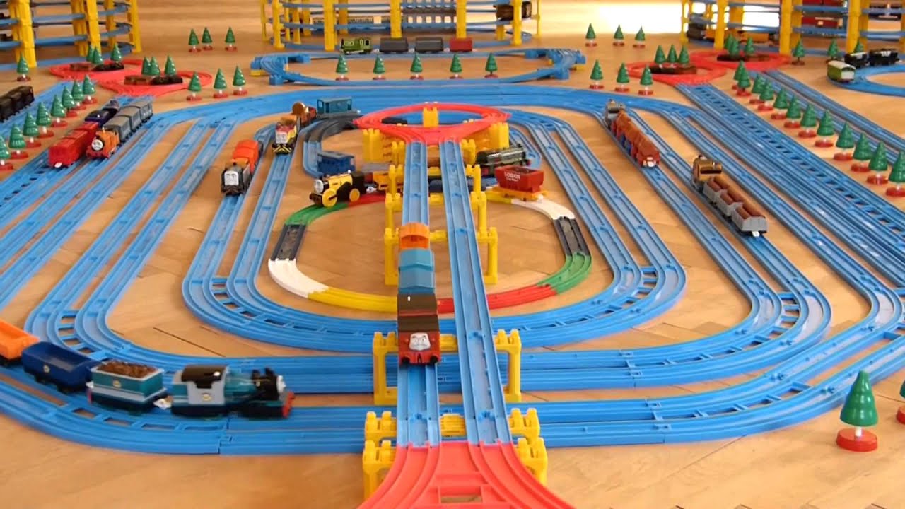 プラレール Tomy Thomas and 63 friends. A world record ? [HD] - YouTube