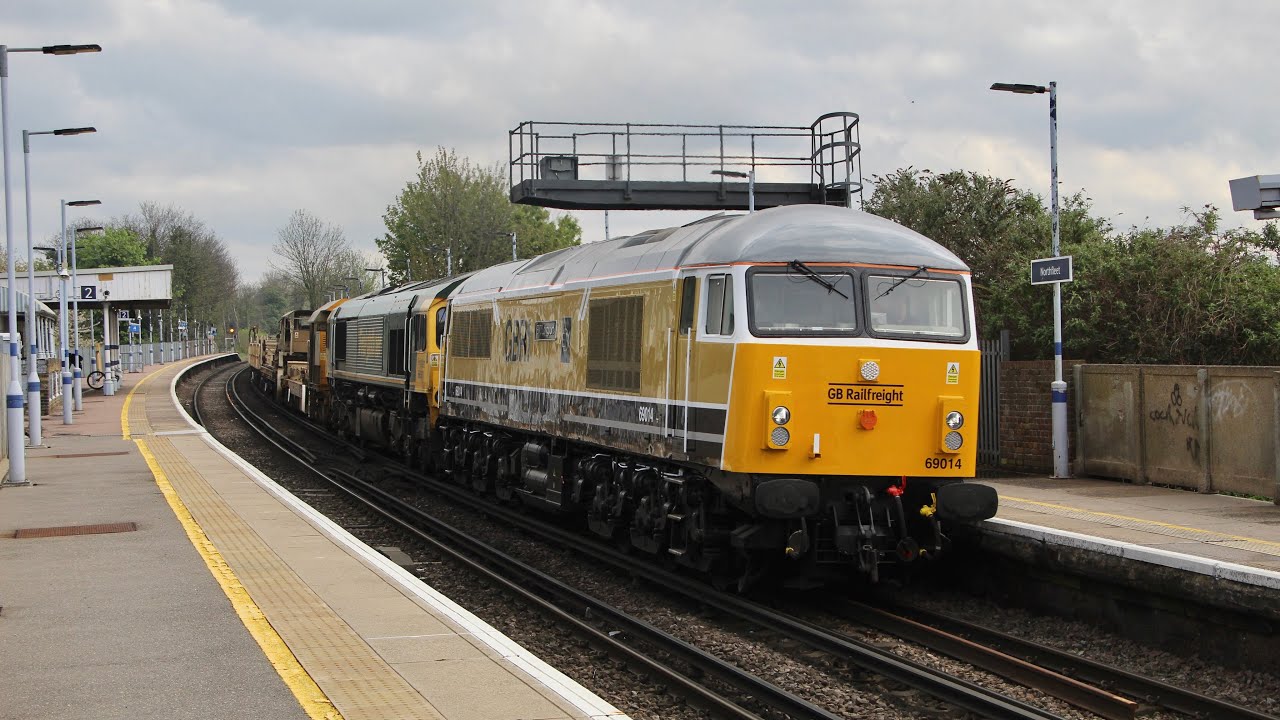 Class 69 power - EMD Livery 69014 powers through Northfleet working ...