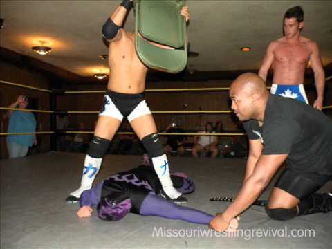 MECW September 2010 Photo recap Bailey Mannix vs Evan Money - YouTube