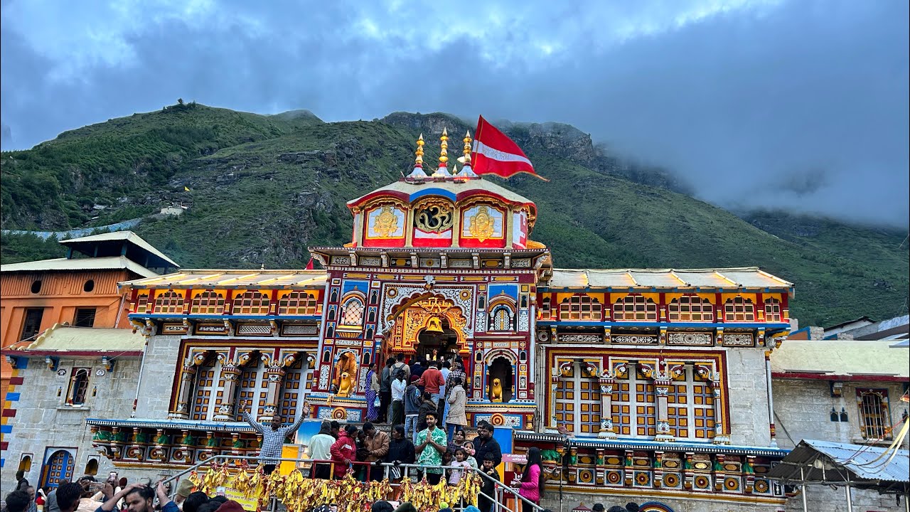 Inside view of Badrinath Temple 2023 - YouTube