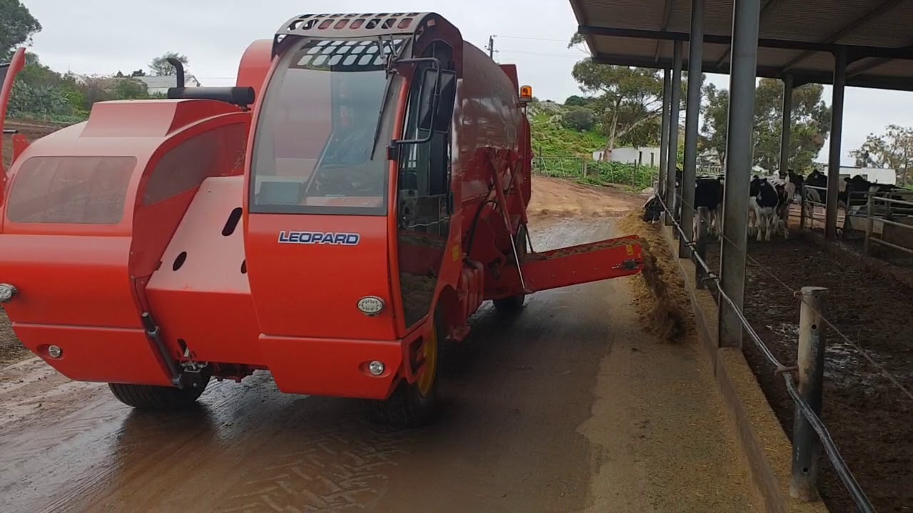 Seko SAM7 Horisontal Feeder Mixer - YouTube