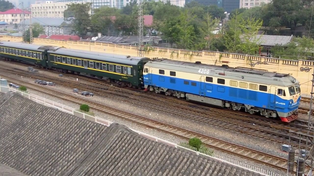DF4D & HXD3D & SS9, China Railway 中国铁路 - YouTube