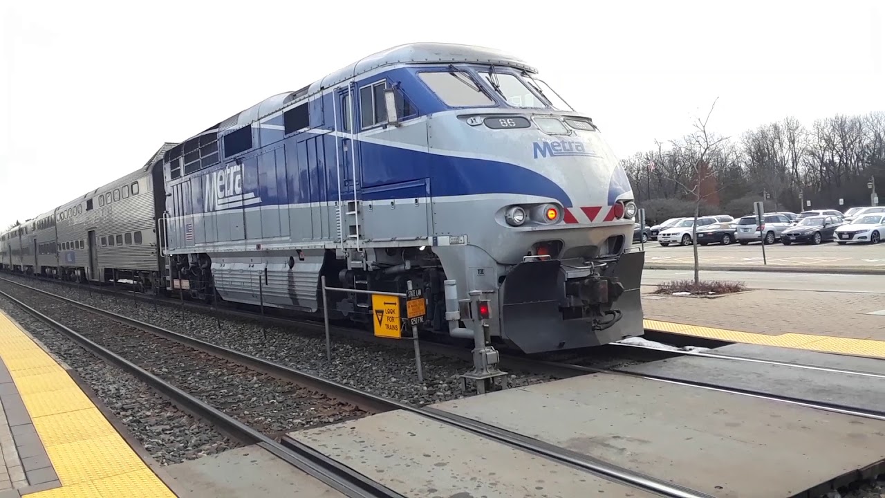 Amtrak 8 with 186 205 and 183 fly past as 8 races MDN 2142 with F59PHI ...