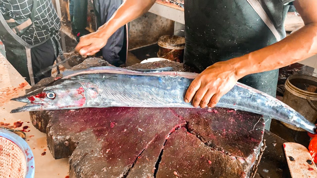 BIG FISH CUTTING EXPERT || HOW TO CLEAN A WAHOO FISH - YouTube